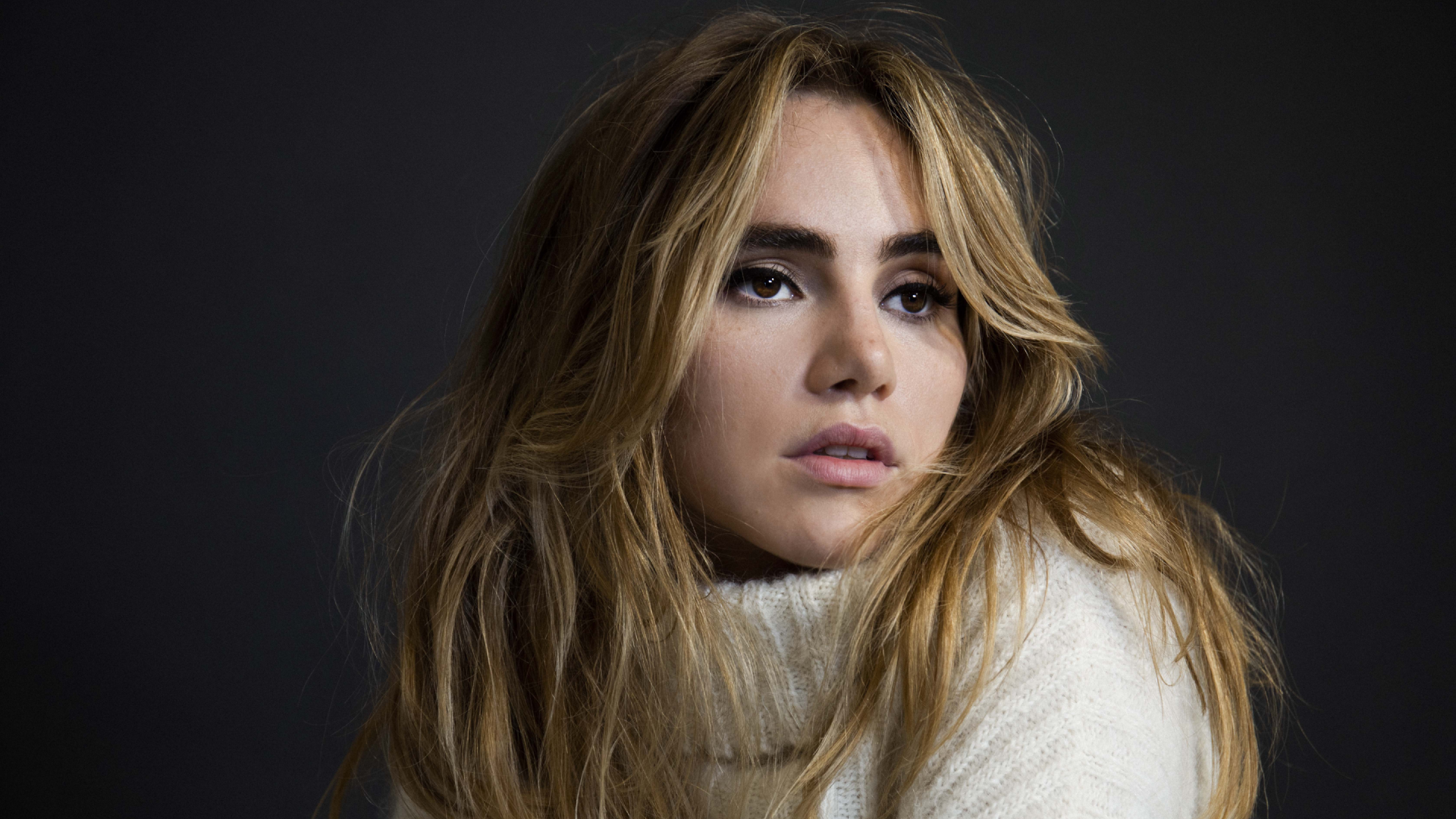 Suki Waterhouse
